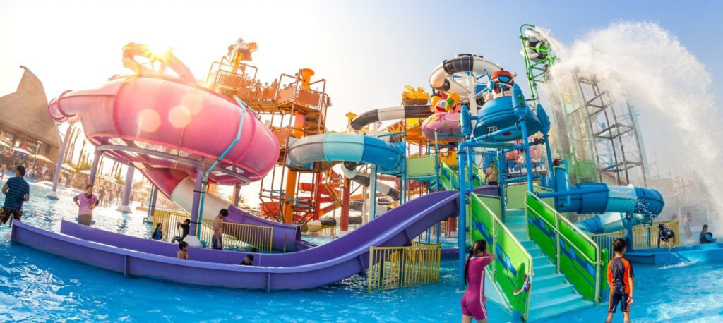 What to Wear to a Water Park: The Ultimate Guide - The Family Vacation ...